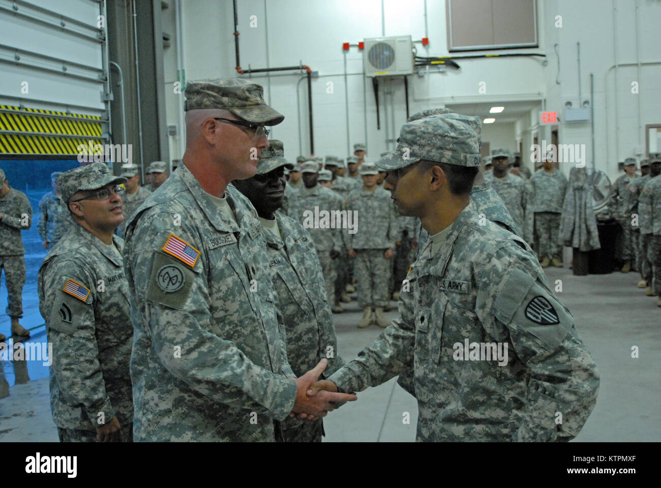 U.S. Army National Guard personnel daily duties and life. Working ...
