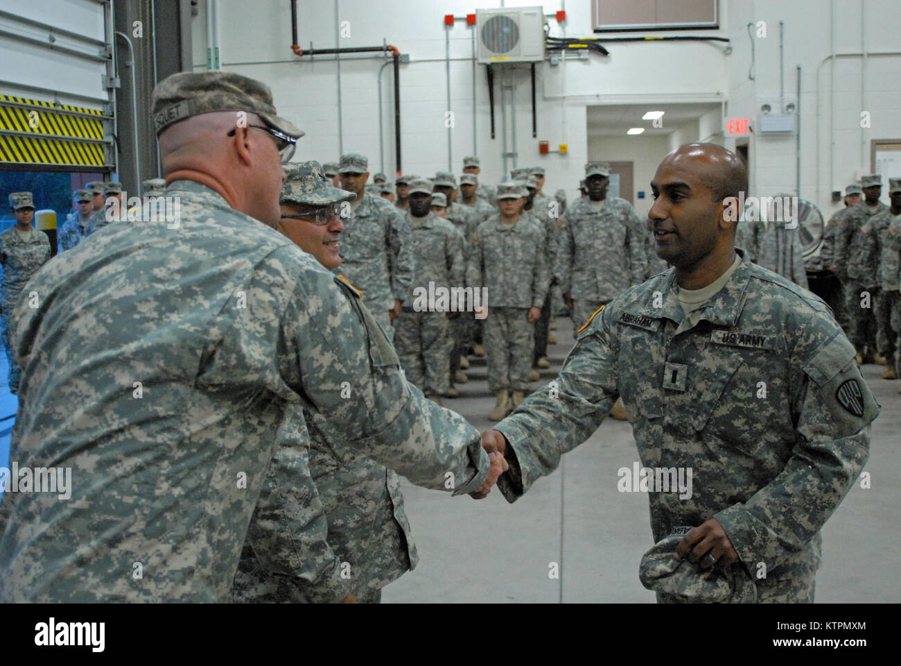 U.S. Army National Guard personnel daily duties and life. Working ...