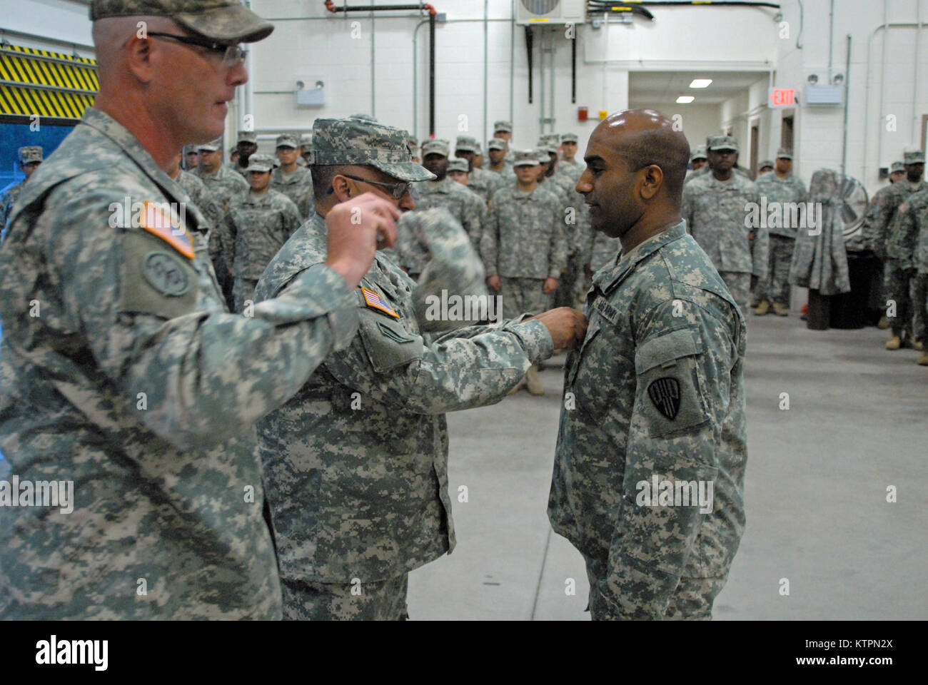U.S. Army National Guard personnel daily duties and life. Working ...