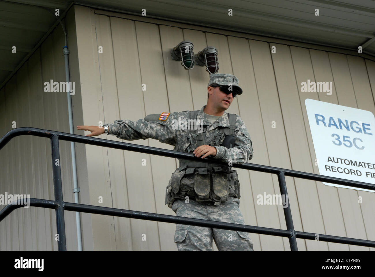 U.S. Army National Guard personnel daily duties and life. Working ...