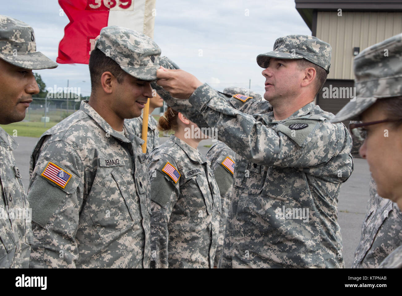 U.S. Army National Guard personnel daily duties and life. Working ...