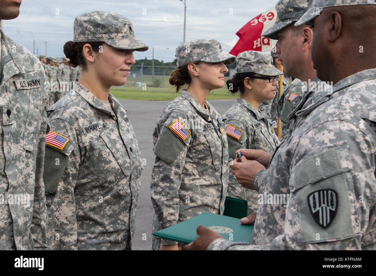 U.S. Army National Guard personnel daily duties and life. Working ...