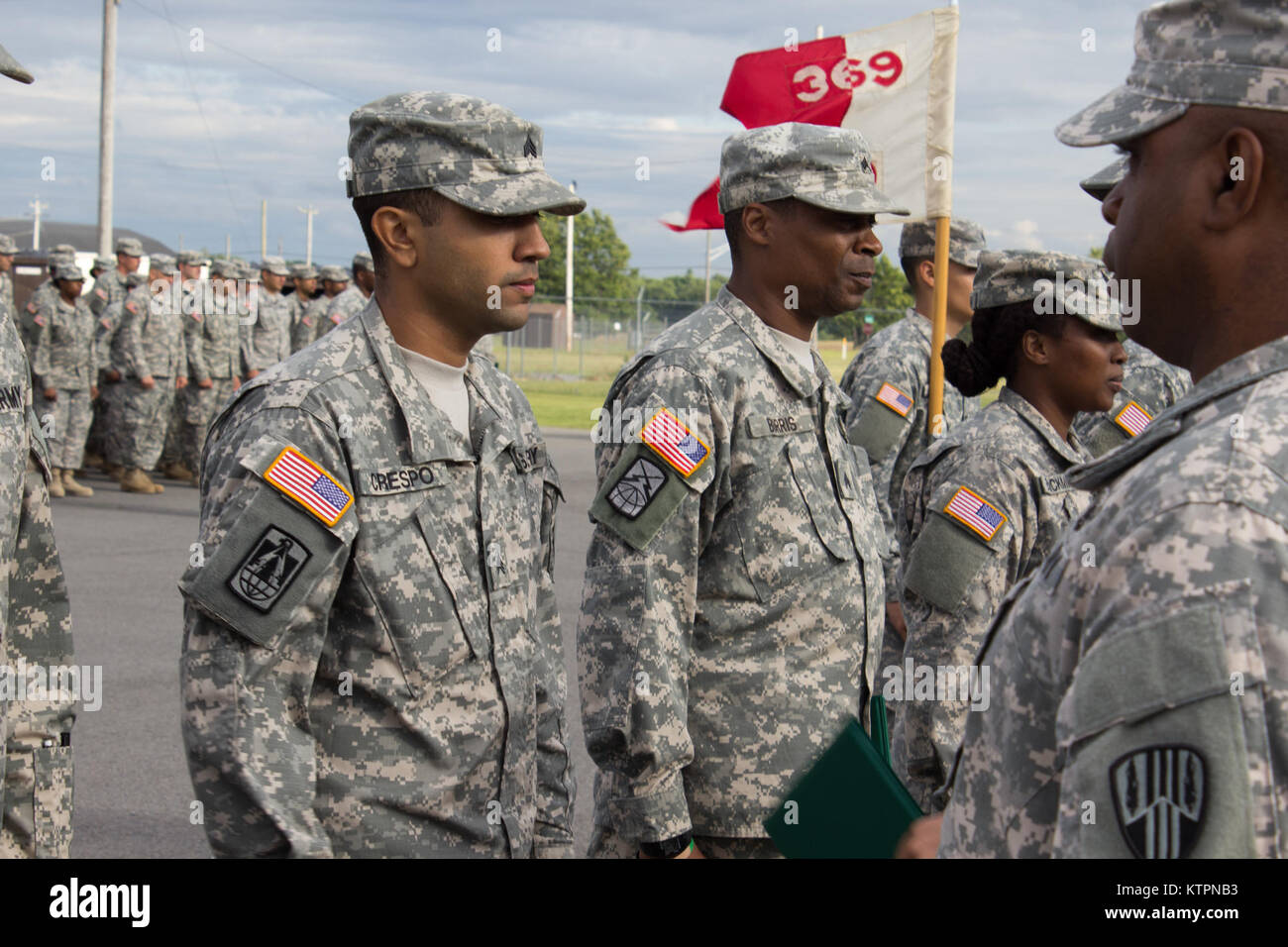 U.S. Army National Guard personnel daily duties and life. Working ...