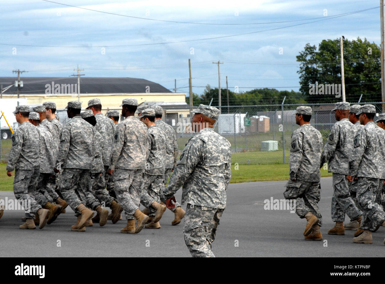 U.S. Army National Guard personnel daily duties and life. Working ...
