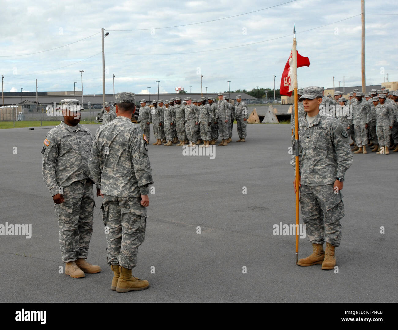 U.S. Army National Guard personnel daily duties and life. Working ...