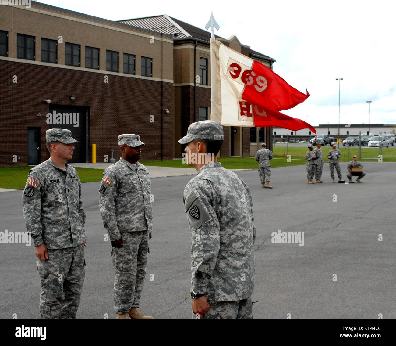 U.S. Army National Guard personnel daily duties and life. Working ...