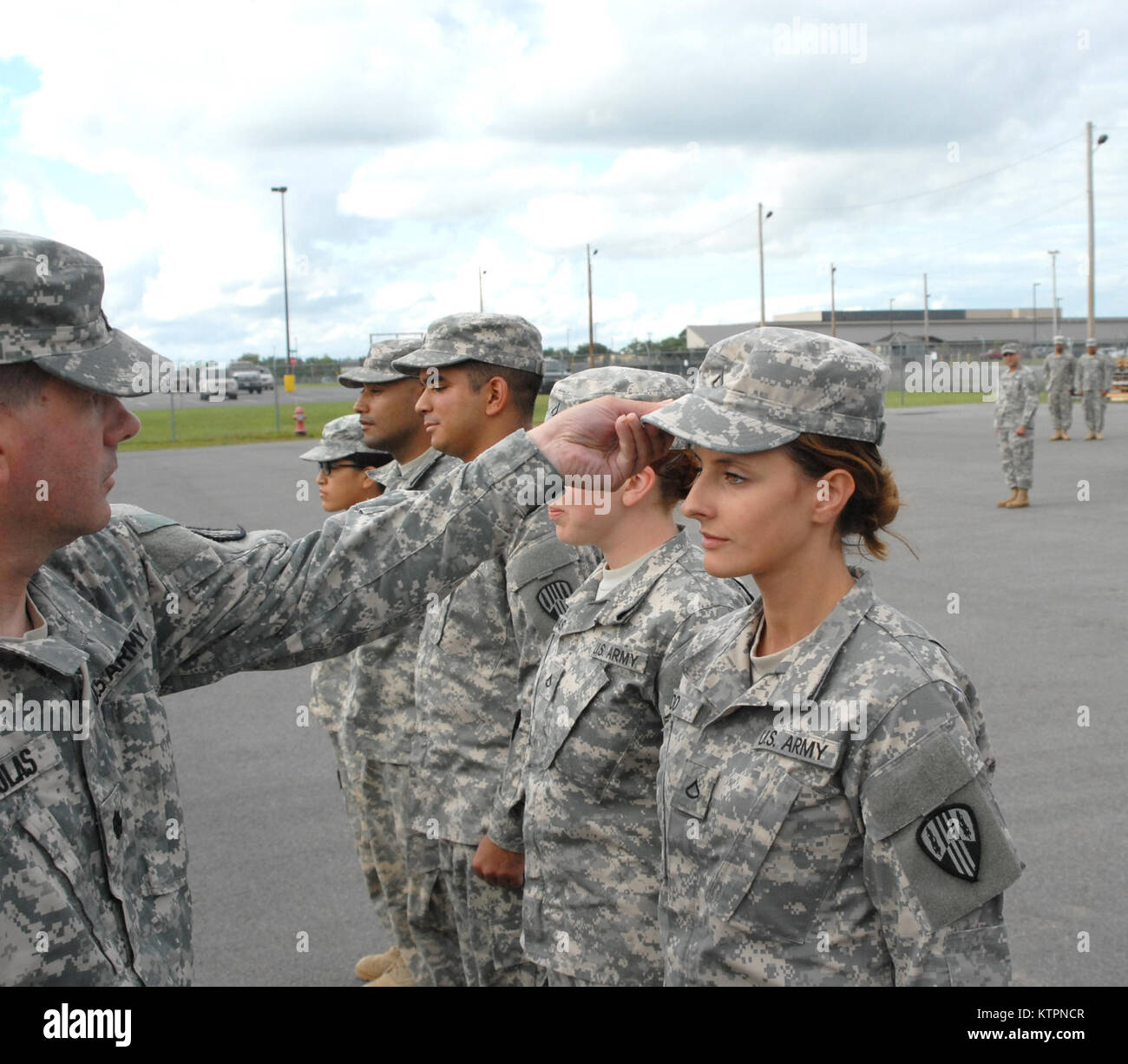 U.S. Army National Guard personnel daily duties and life. Working ...