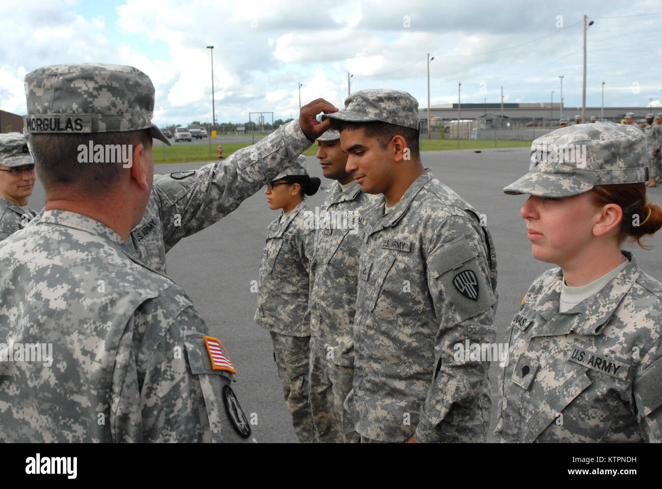 U.S. Army National Guard personnel daily duties and life. Working ...