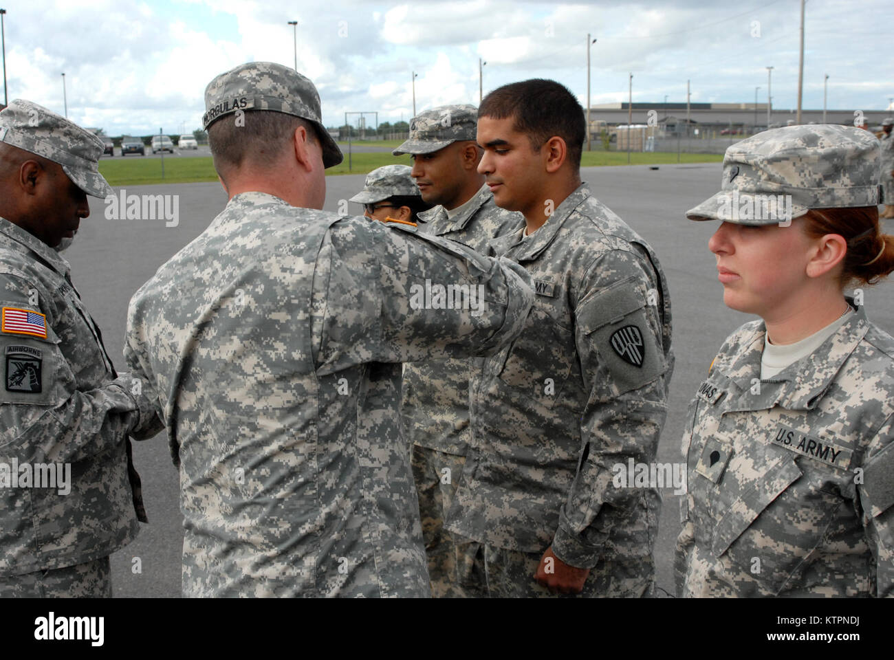 U.S. Army National Guard personnel daily duties and life. Working ...