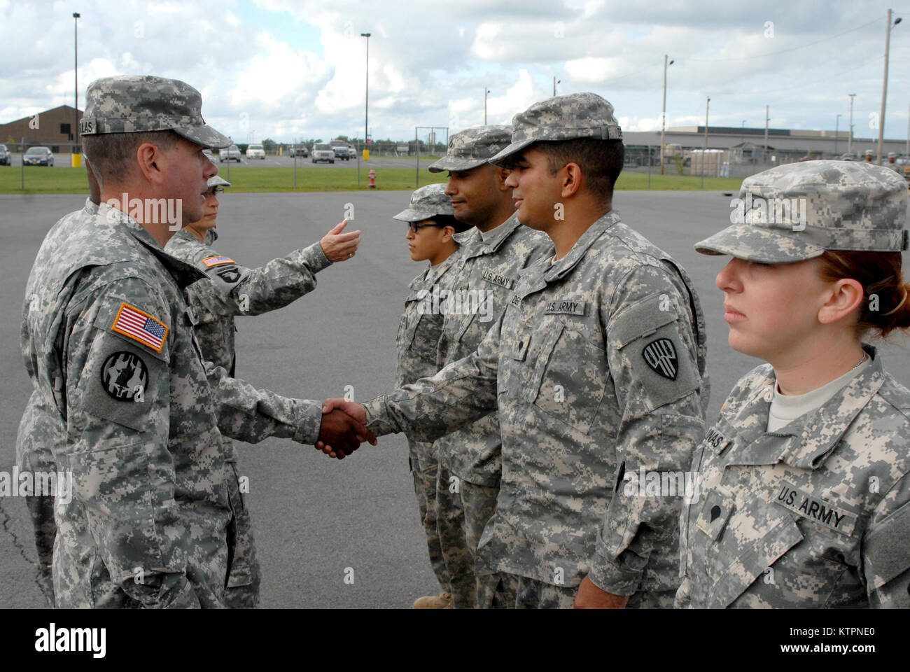 U.S. Army National Guard personnel daily duties and life. Working ...