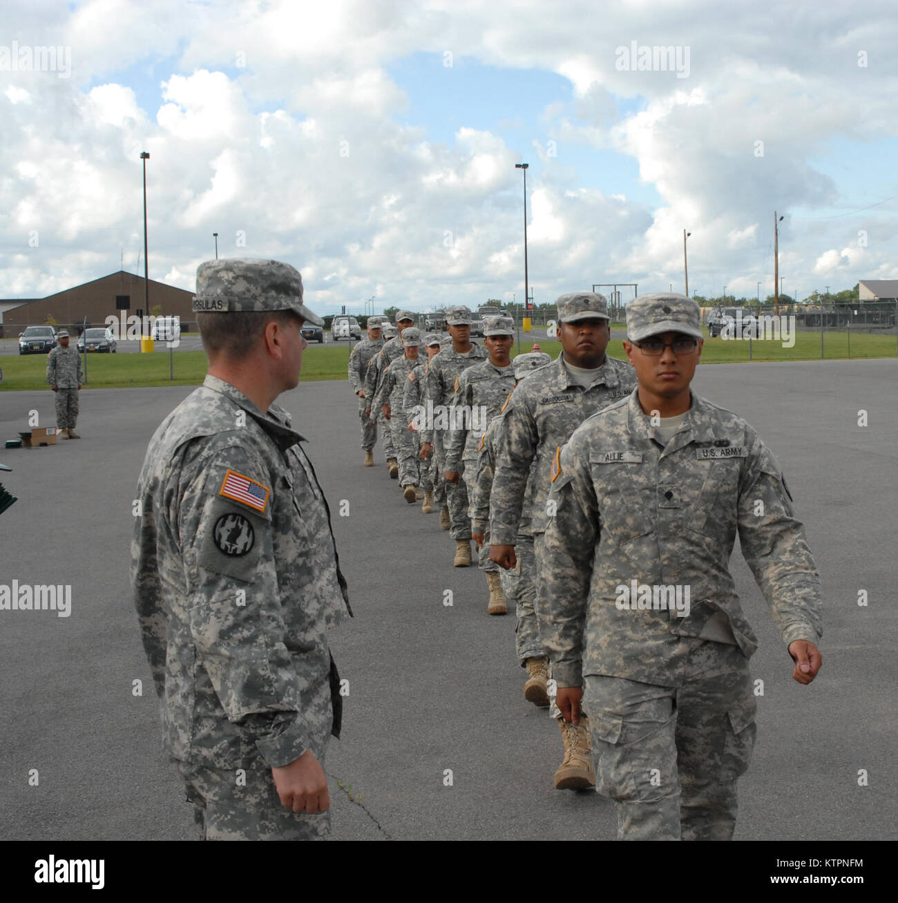 U.S. Army National Guard personnel daily duties and life. Working ...