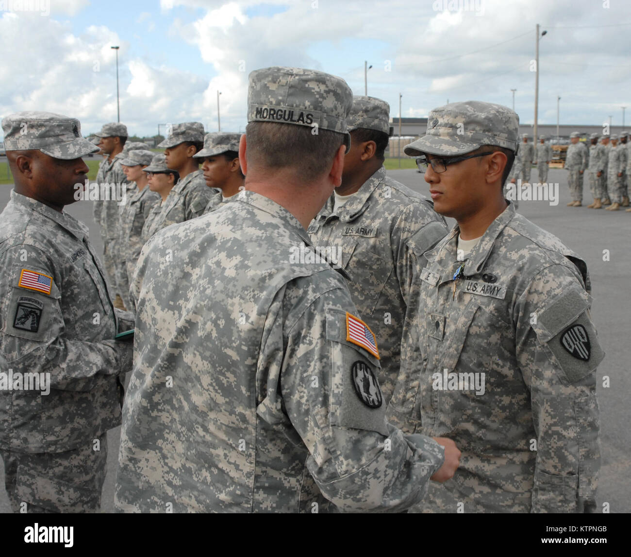 U.S. Army National Guard personnel daily duties and life. Working ...