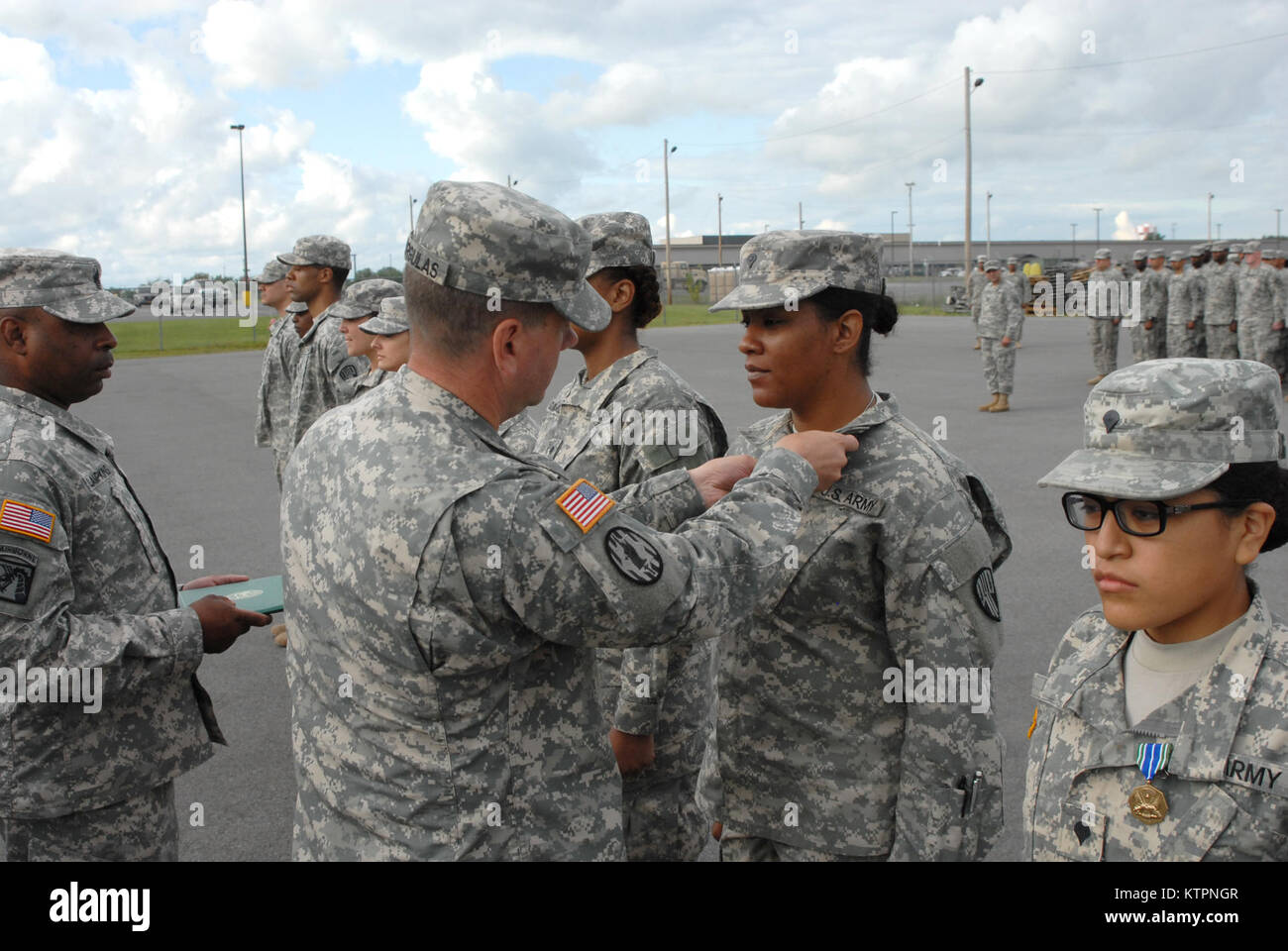 U.S. Army National Guard personnel daily duties and life. Working ...