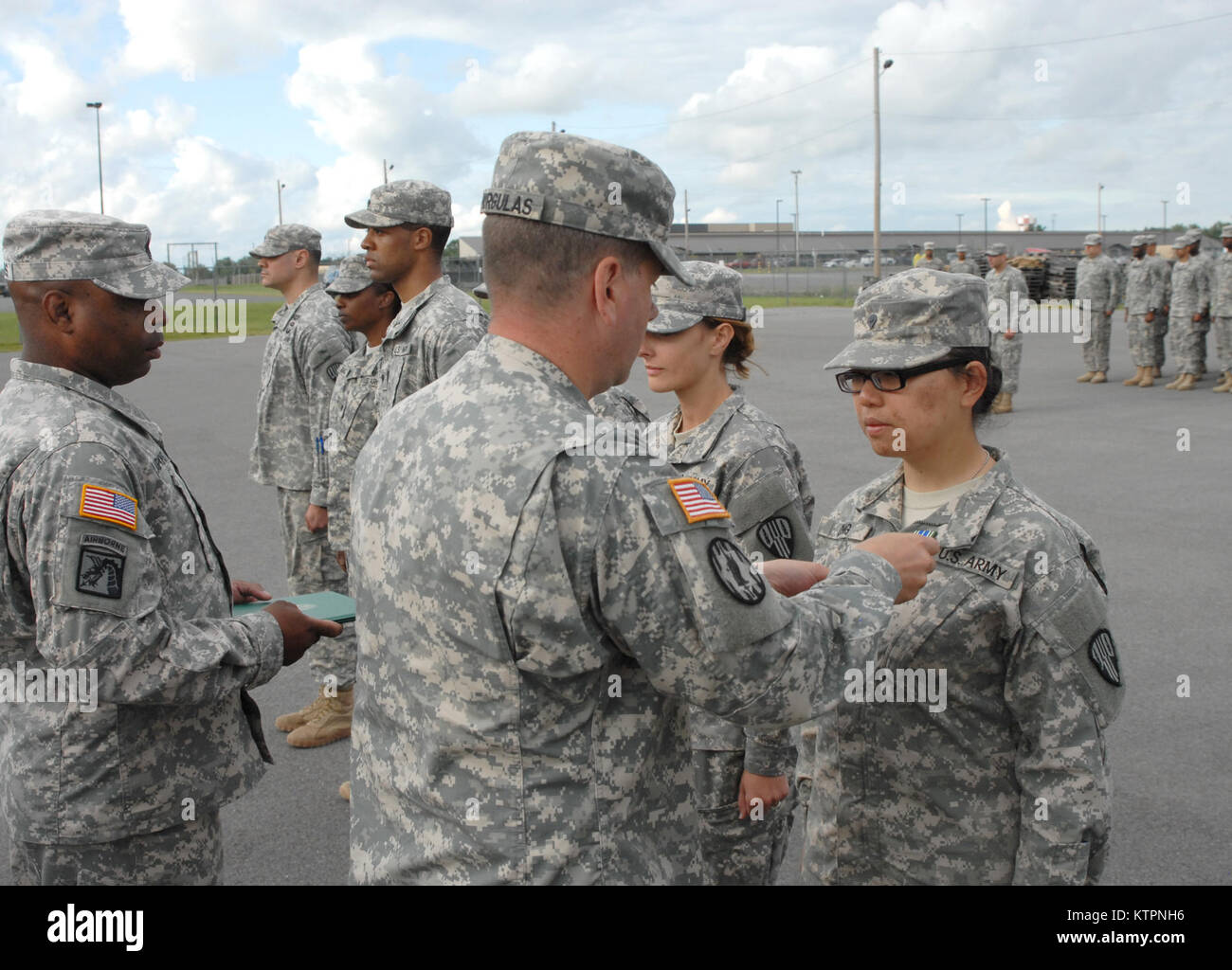 U.S. Army National Guard personnel daily duties and life. Working ...
