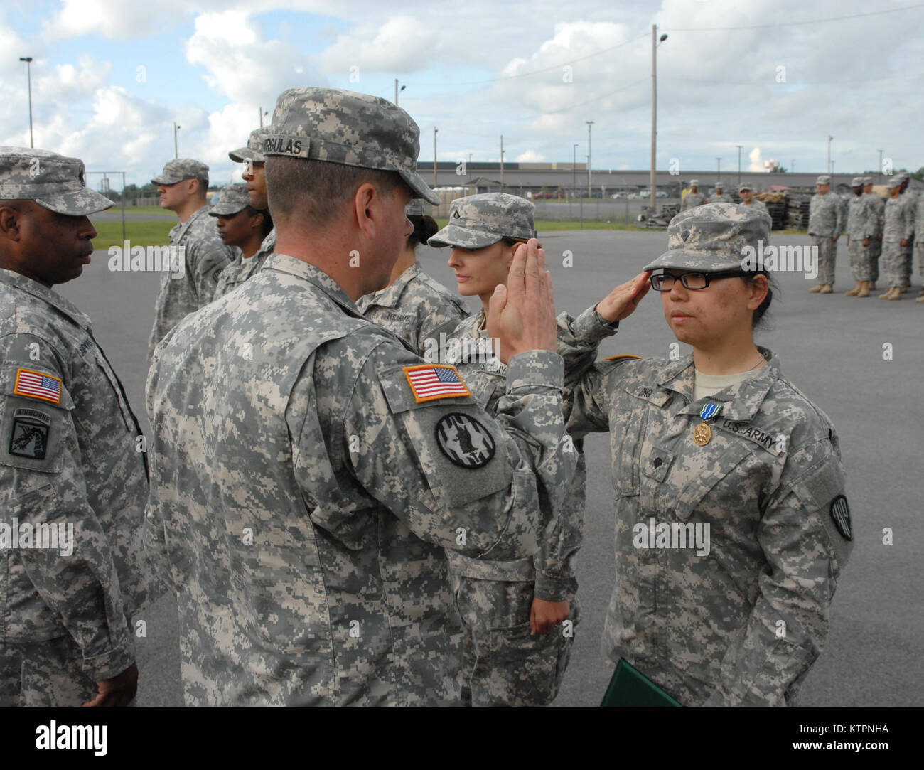 U.S. Army National Guard personnel daily duties and life. Working ...