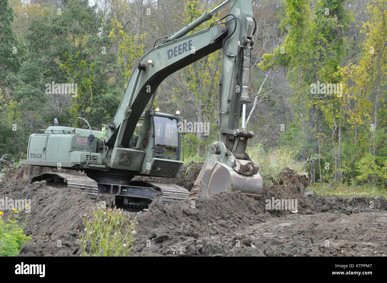 Soldiers assigned to the New York Army National Guard's 204th Engineer ...