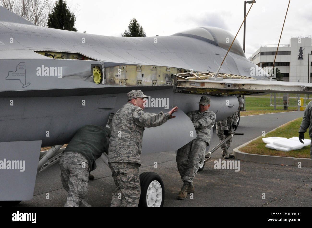 LATHAM -- New York Air National Guard Airmen from the 174th Attack Wing ...
