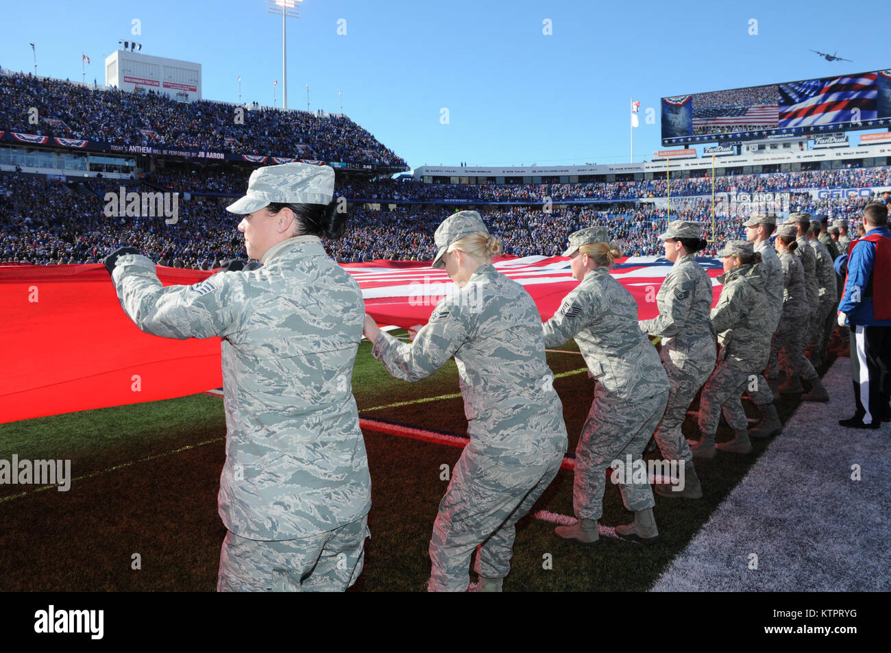 U.S. Army National Guard personnel daily duties and life. Working ...