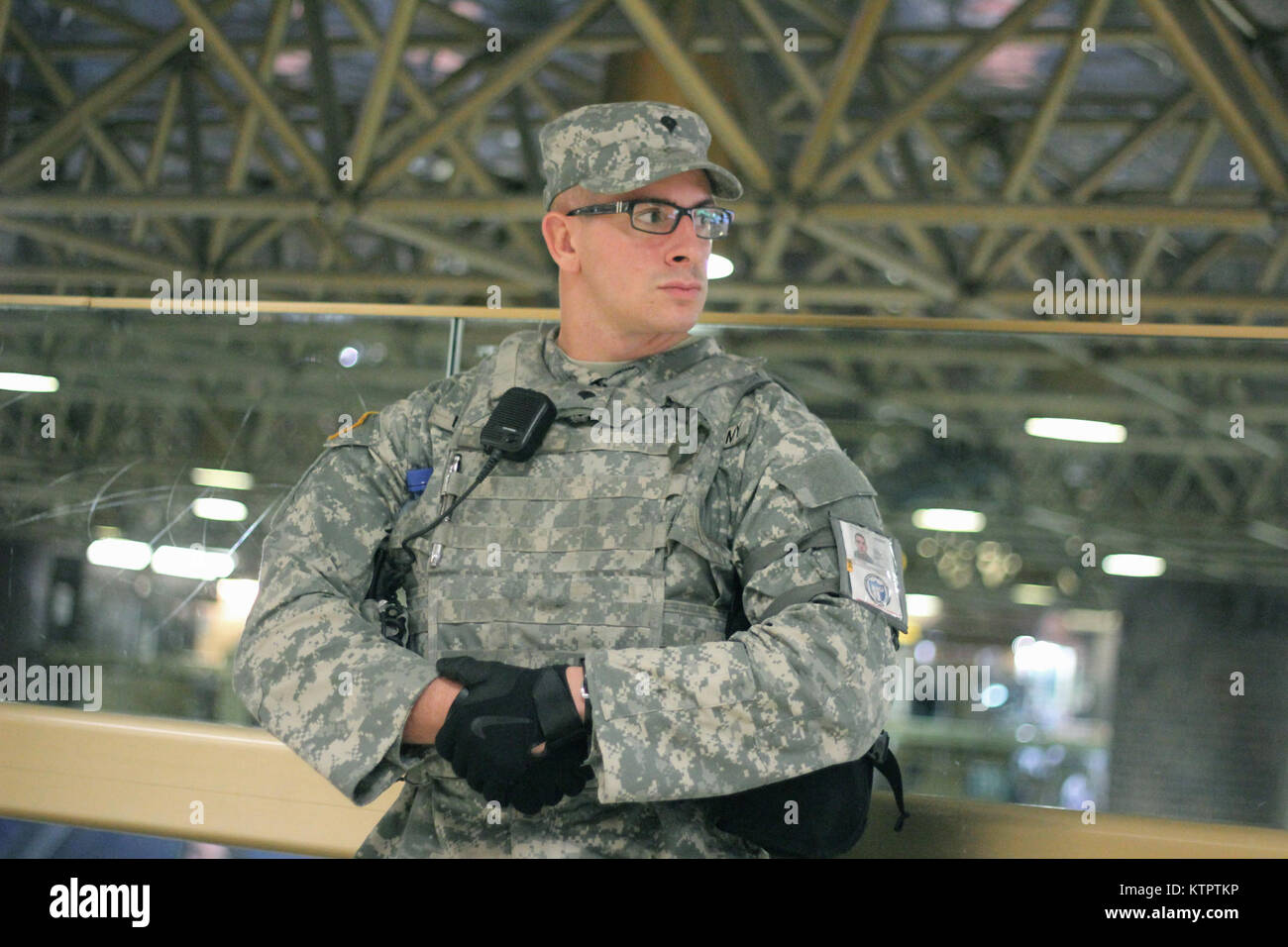 A New York Army National Guard Soldier from Joint Task Force Empire ...