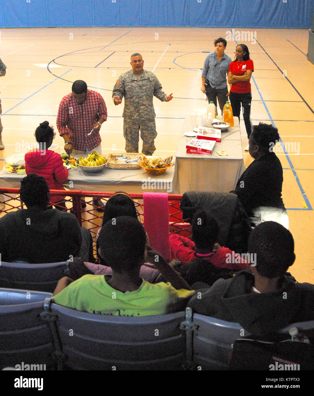 U.S. Army National Guard personnel daily duties and life. Working ...