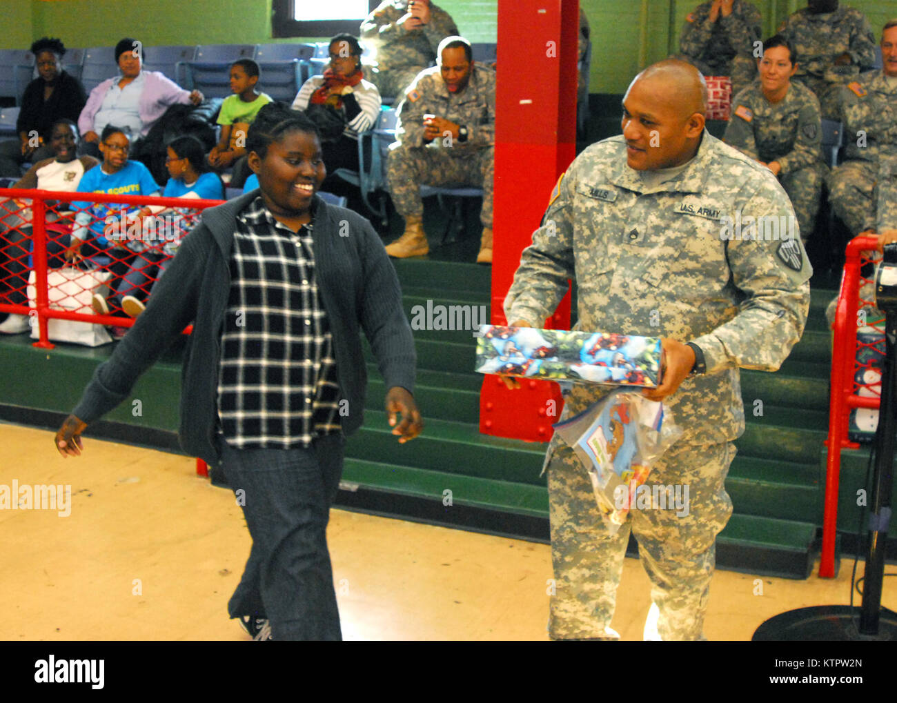 U.S. Army National Guard personnel daily duties and life. Working ...