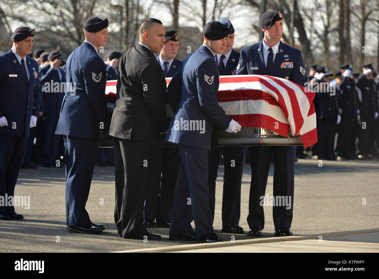 Marine pallbearers carry casket hi-res stock photography and images - Alamy