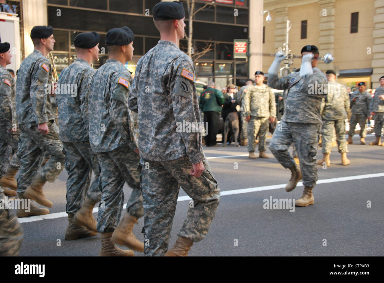 U.S. Army National Guard personnel daily duties and life. Working ...