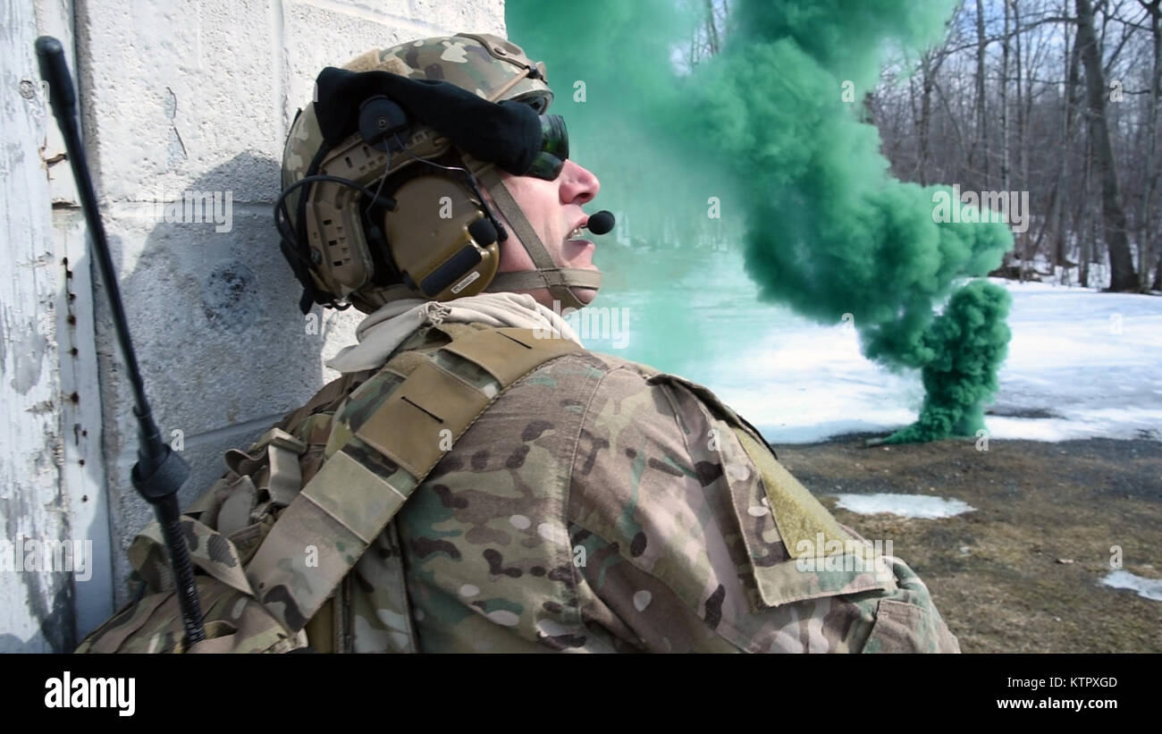 An Airmen from the New York Air National Guard’s 274th Air Support ...