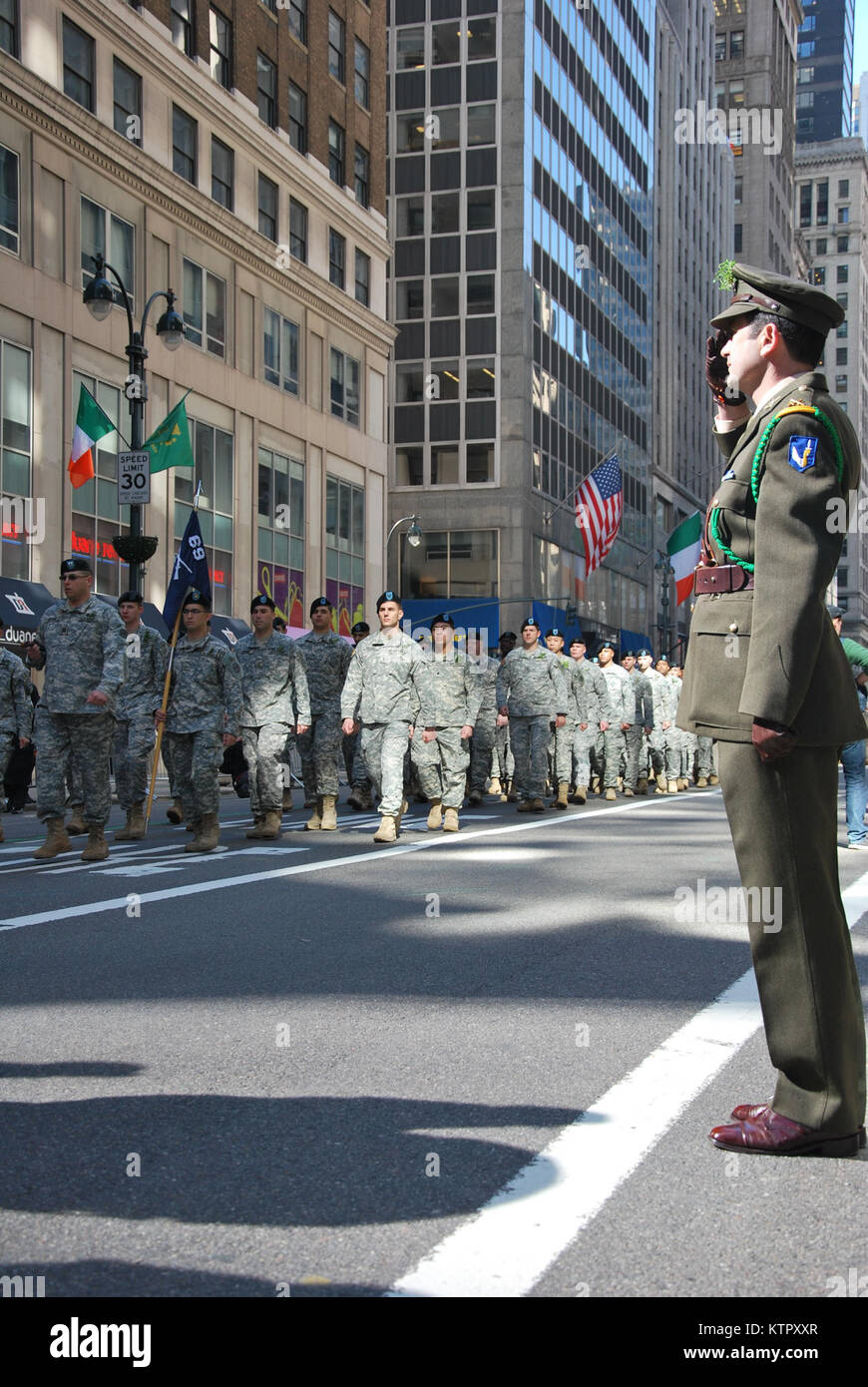 U.S. Army National Guard personnel daily duties and life. Working ...