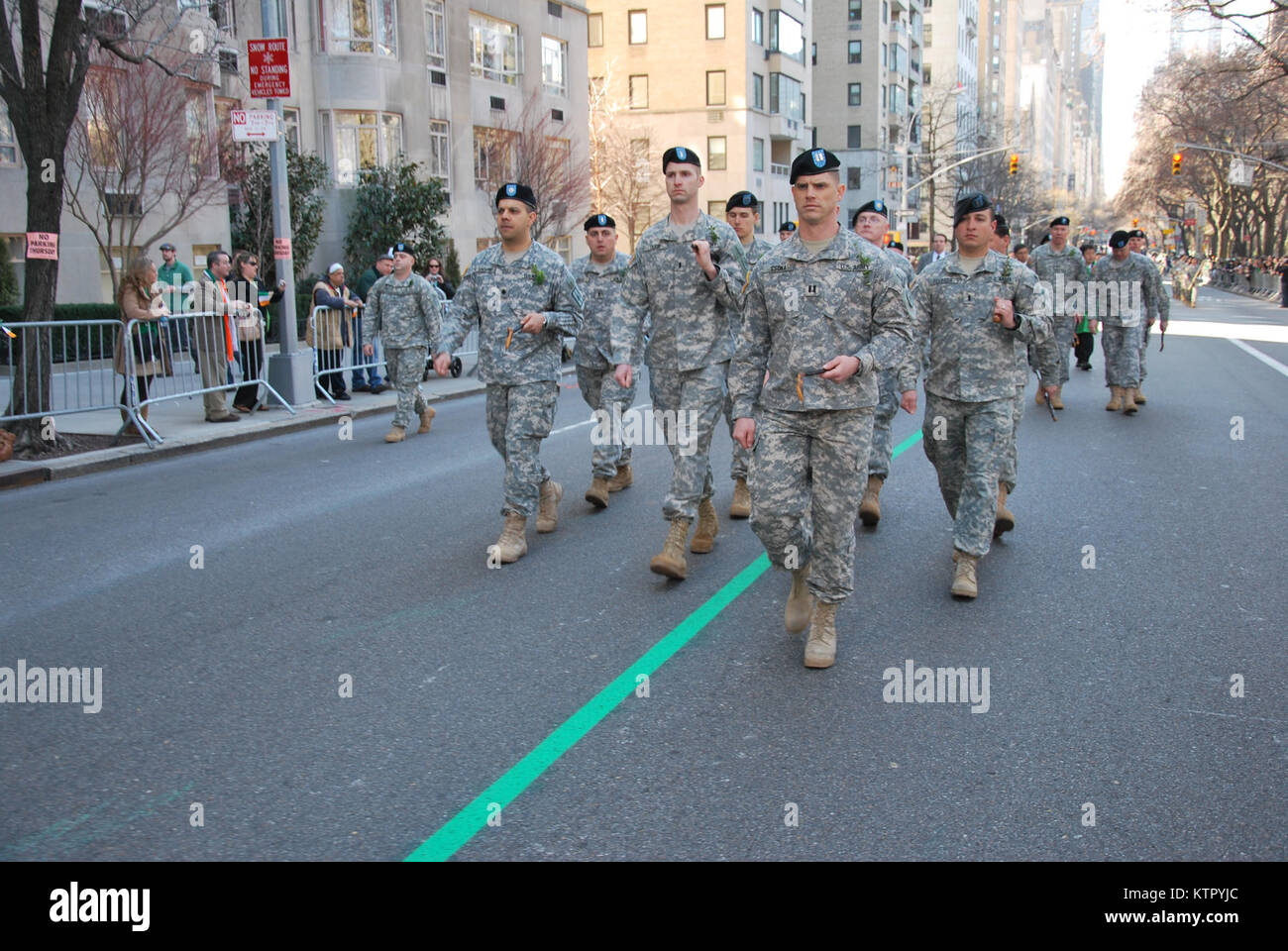 U.S. Army National Guard personnel daily duties and life. Working ...