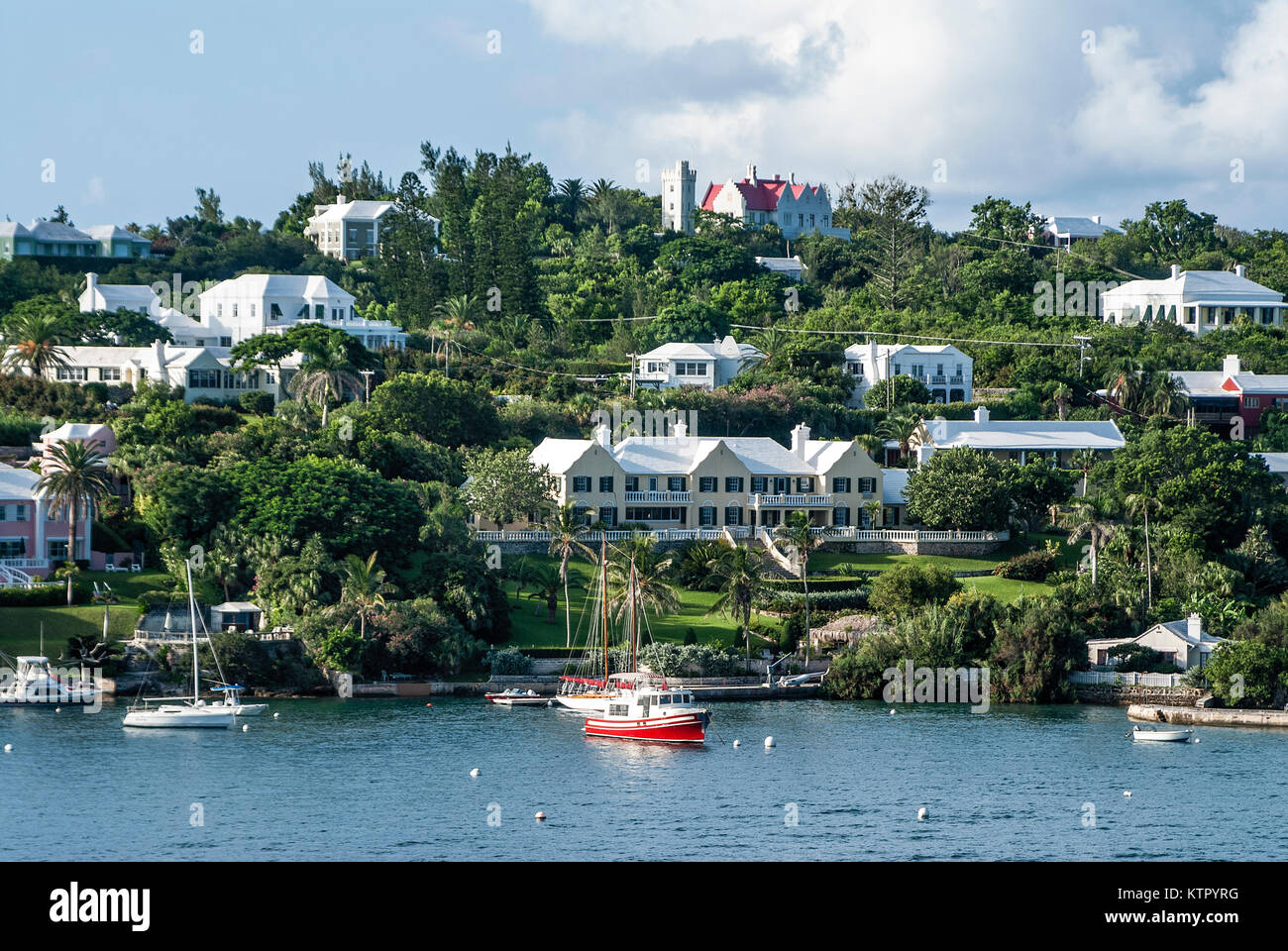 Private luxury waterfront homes in hi-res stock photography and images ...