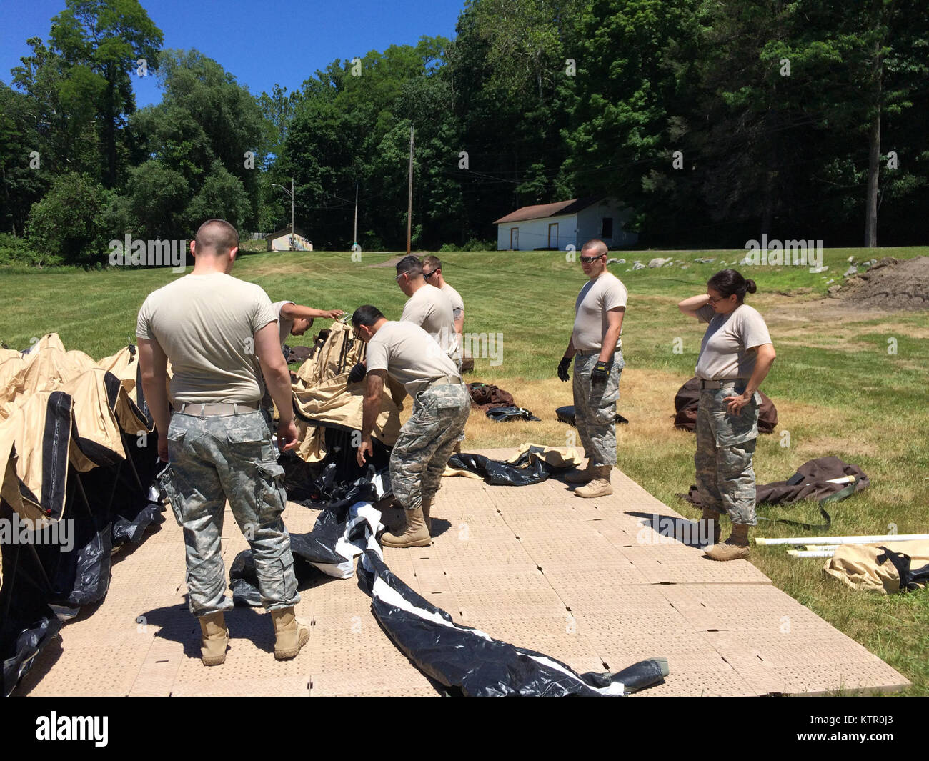 Camp Smith, NY – New York Army National Guard Soldiers assigned to the ...