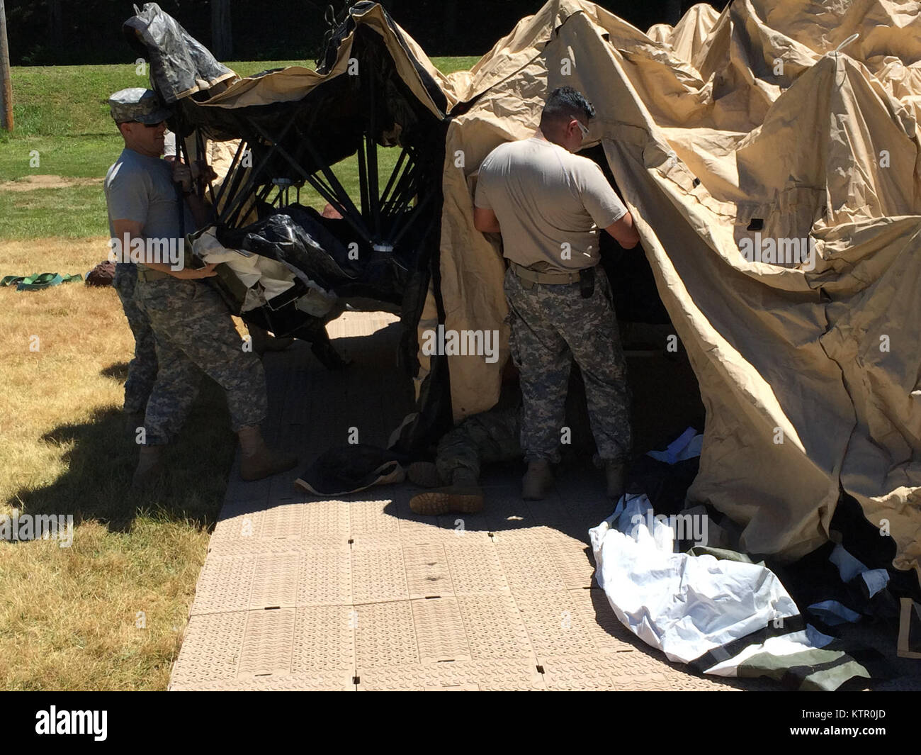 Camp Smith, NY – HHBN Battalion Commander LTC Frank and SSG Wanser ...