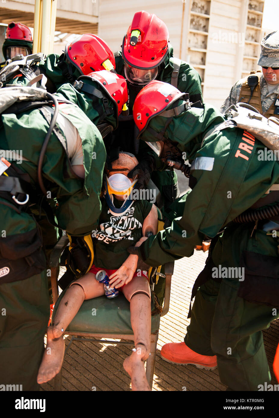 Members of the New York Air and Army National Guard train as a rope ...