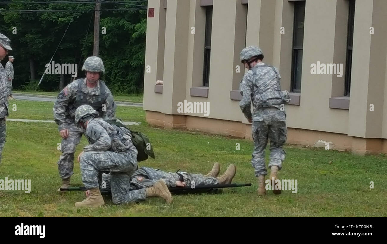 U.S. Army National Guard personnel daily duties and life. Working ...