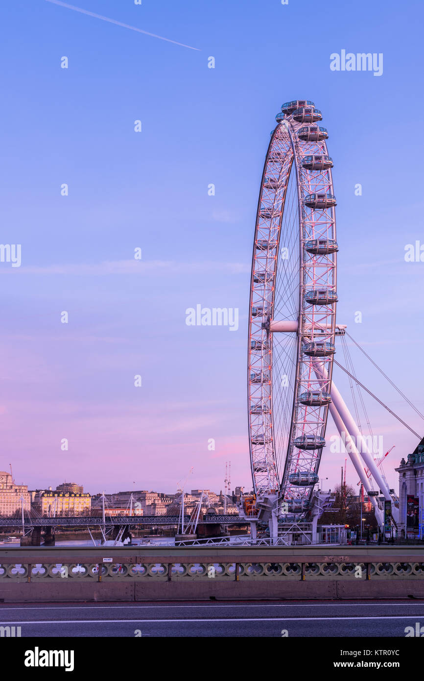 London skyline waterloo bridge twilight hi-res stock photography and ...