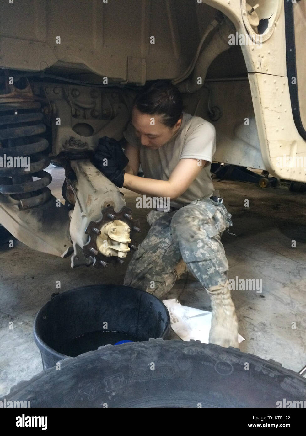 Hmmwv maintenance hi-res stock photography and images - Alamy