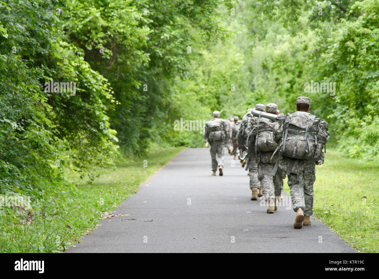 Soldiers of the 42nd Infantry Division Headquarters and Support Company ...