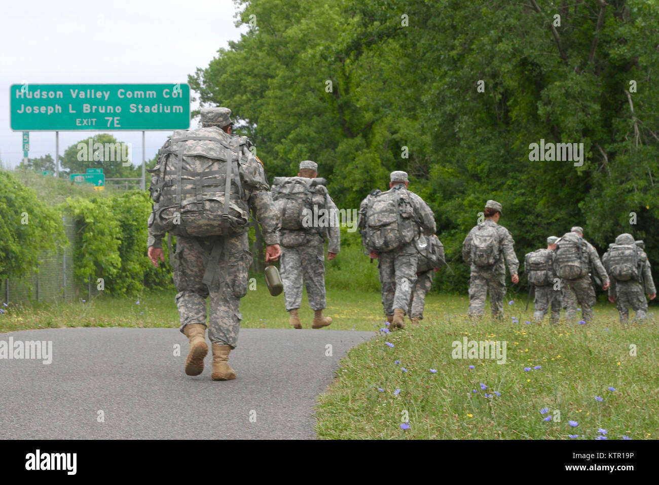 Soldiers of the 42nd Infantry Division Headquarters and Support Company ...