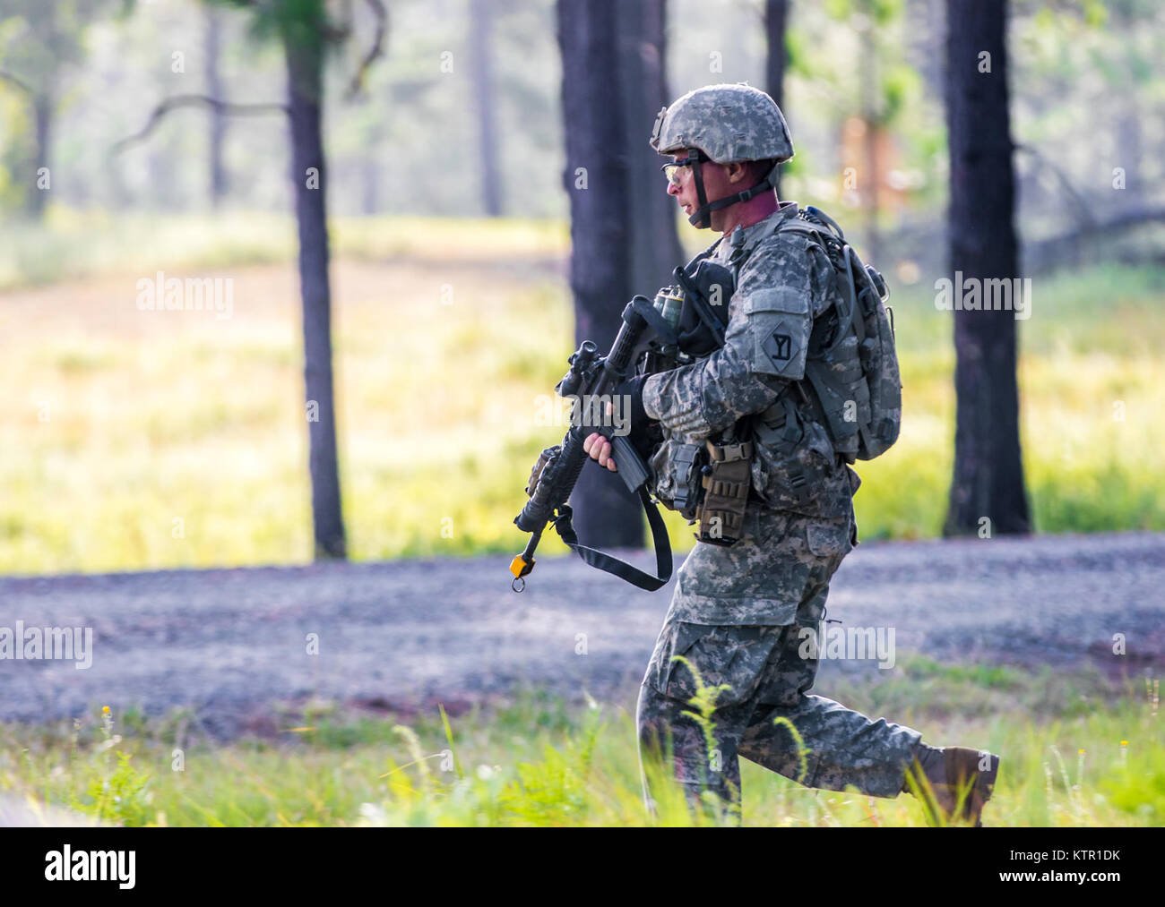 A Massachusetts Army National Guard Soldier from C Co, 1st Battalion ...