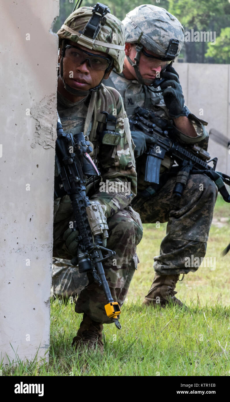 Massachusetts Army National Guard Soldiers from the C Co, 1st Battalion ...