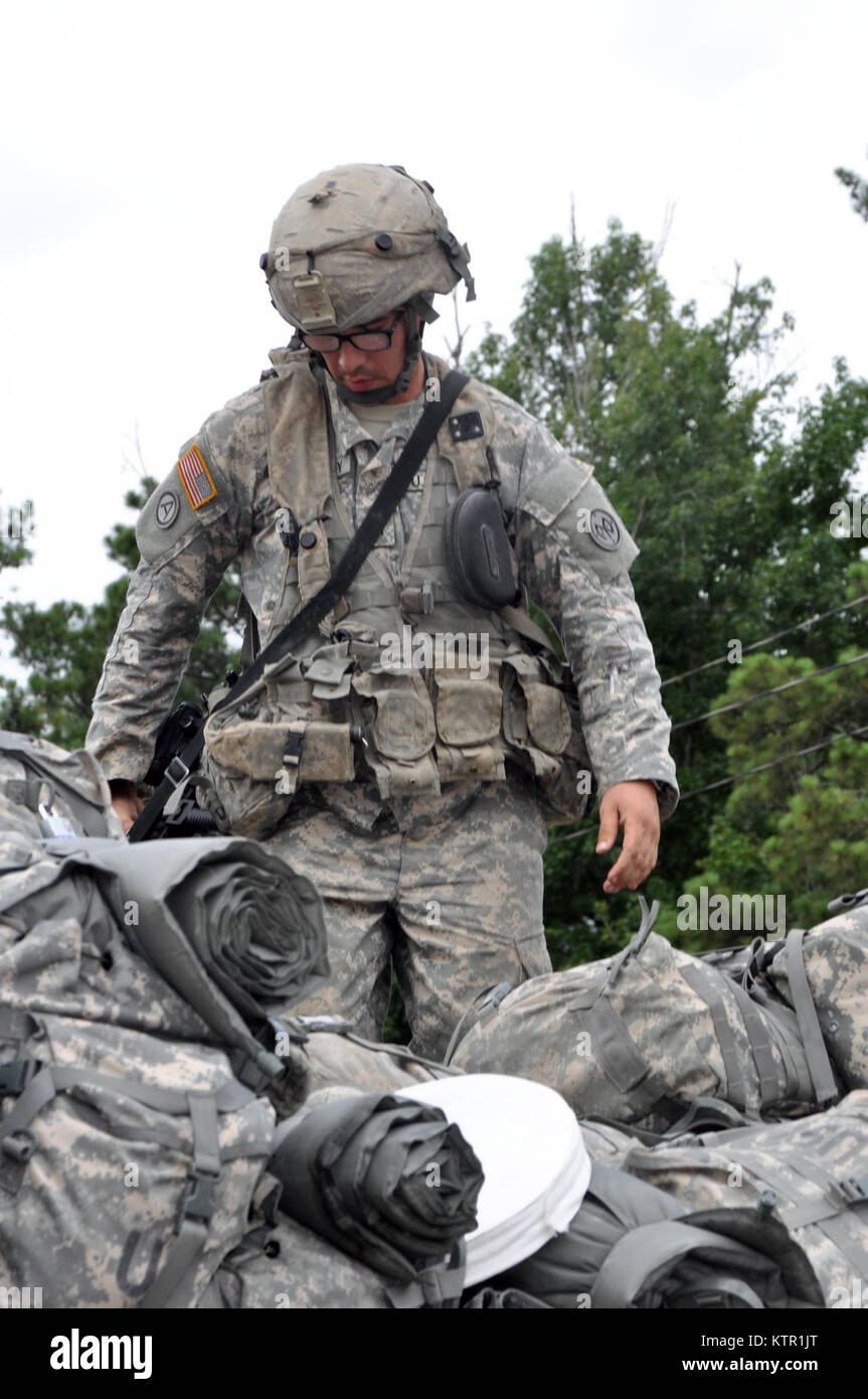 Team army trains in hi-res stock photography and images - Alamy