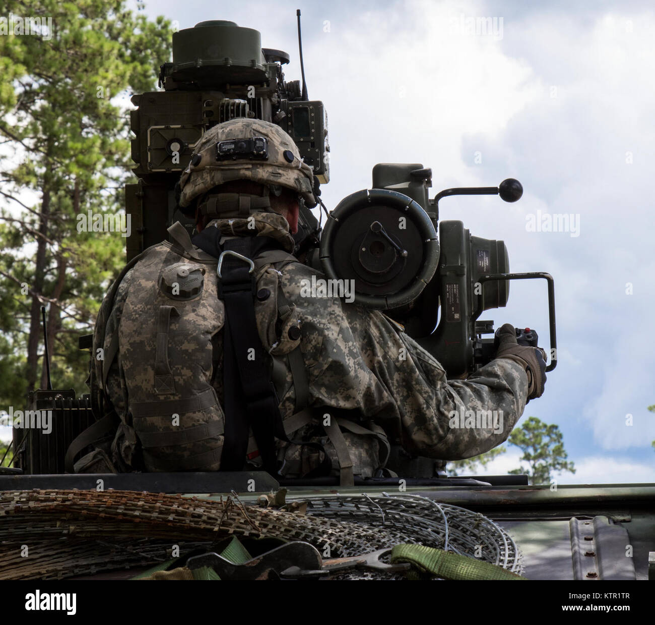 A Soldier with the Massachusetts Army National Guard's 1st Brigade ...