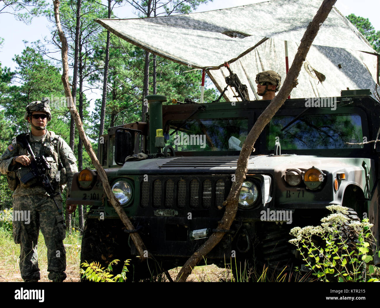 New York Army National Guard Soldiers with the 2nd Squadron, 101st ...