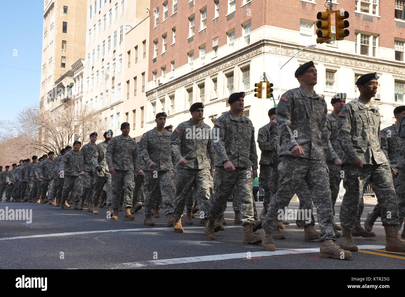 U.S. Army National Guard personnel daily duties and life. Working ...