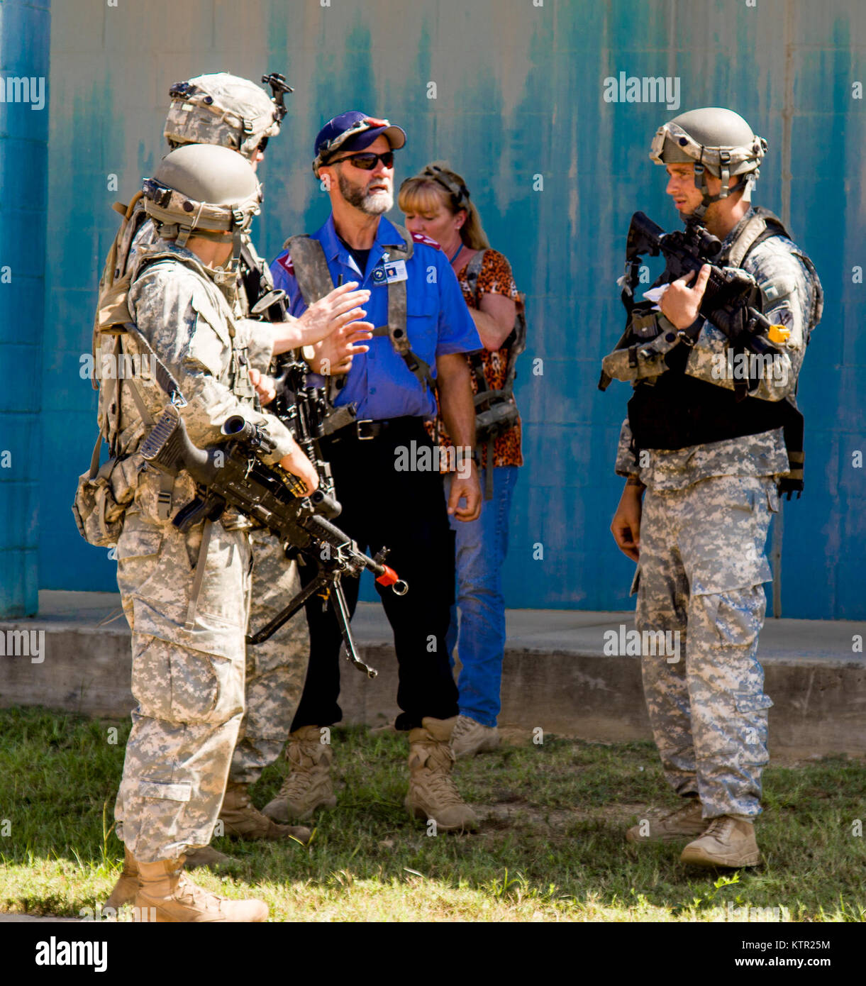 New York Army National Guard Soldiers assigned to the 1st Battalion ...