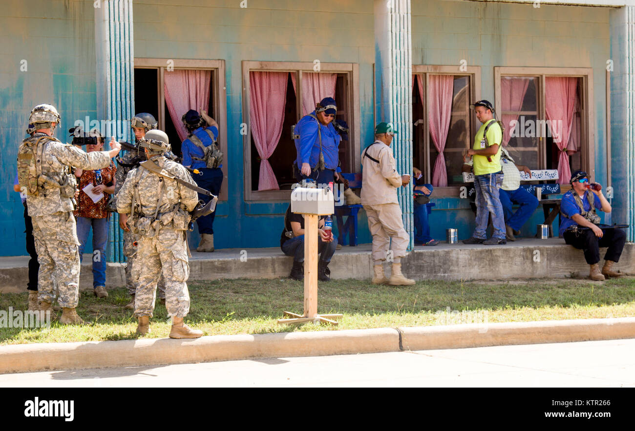 New York Army National Guard Soldiers assigned to the 1st Battalion ...