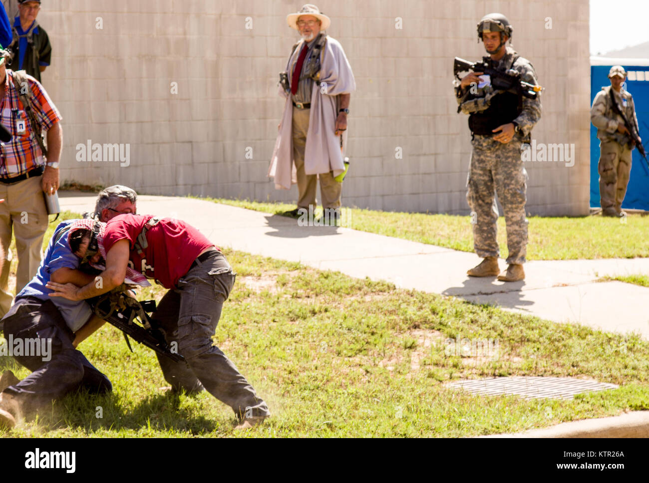 New York Army National Guard Soldiers assigned to the 1st Battalion ...