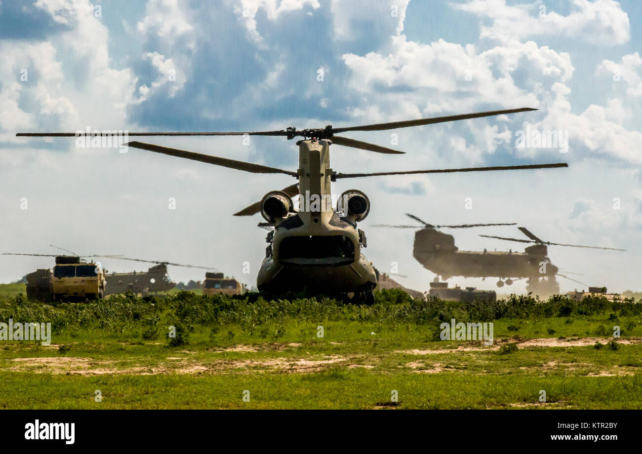 A CH-47 Chinook from Bravo Company, 3rd Battalion, 126th Aviation ...