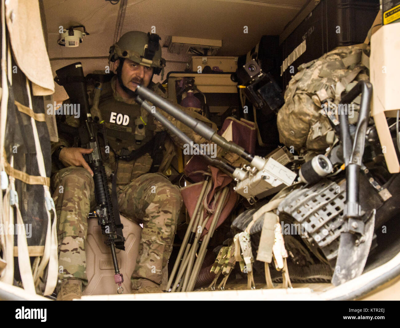 New York Army National Guard Sgt. Jason Grossman, an Explosive Ordnance ...